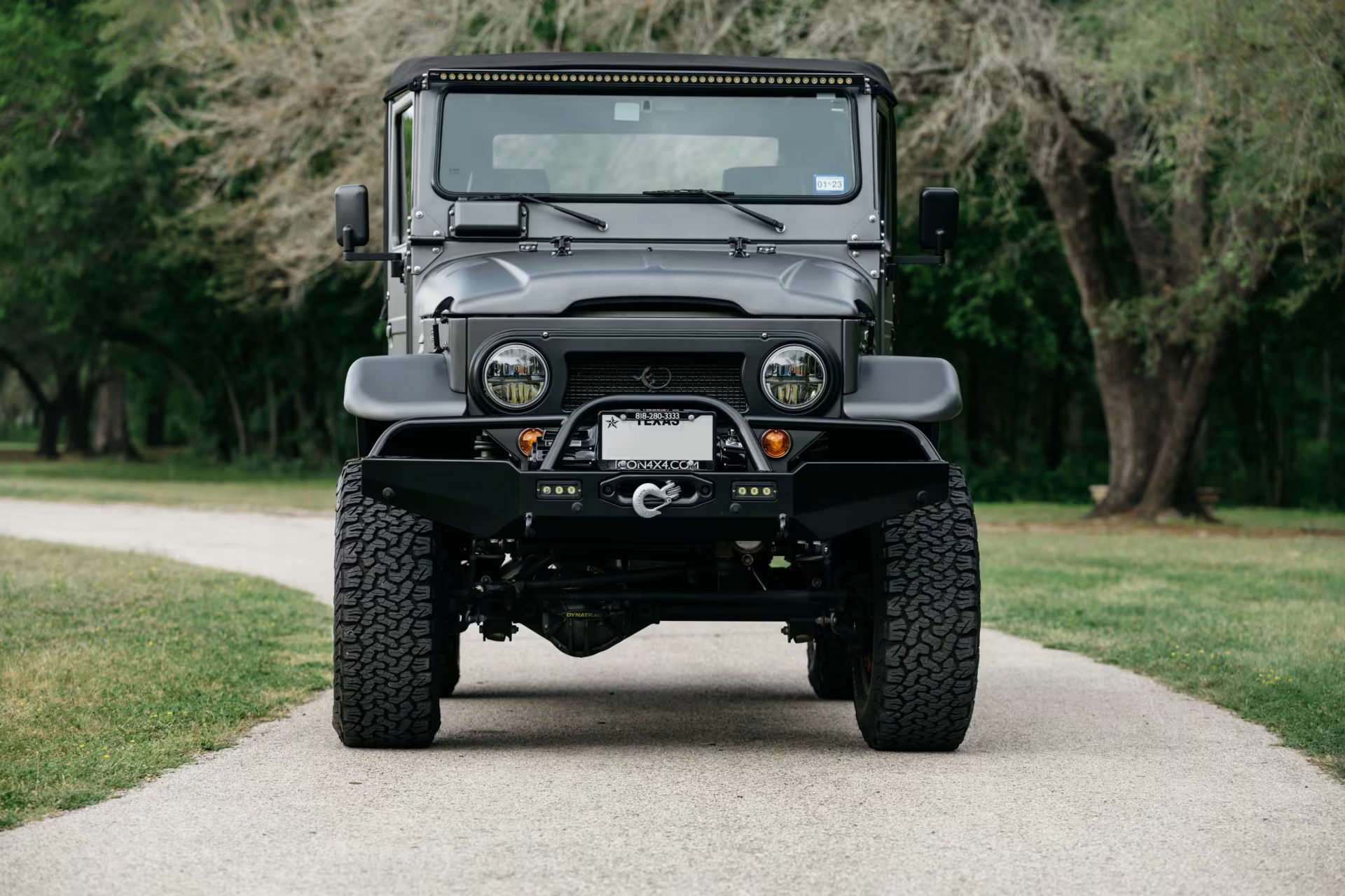 Badass V8-Powered Toyota FJ40 Restomod Is The Stuff Of Dreams | Carscoops