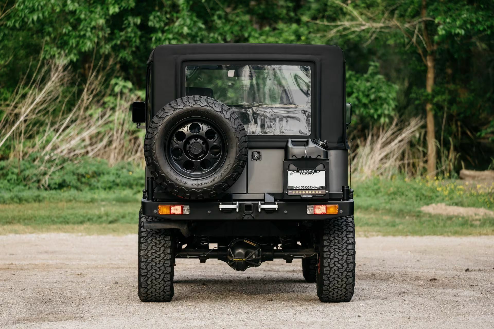 Badass V8-Powered Toyota FJ40 Restomod Is The Stuff Of Dreams | Carscoops