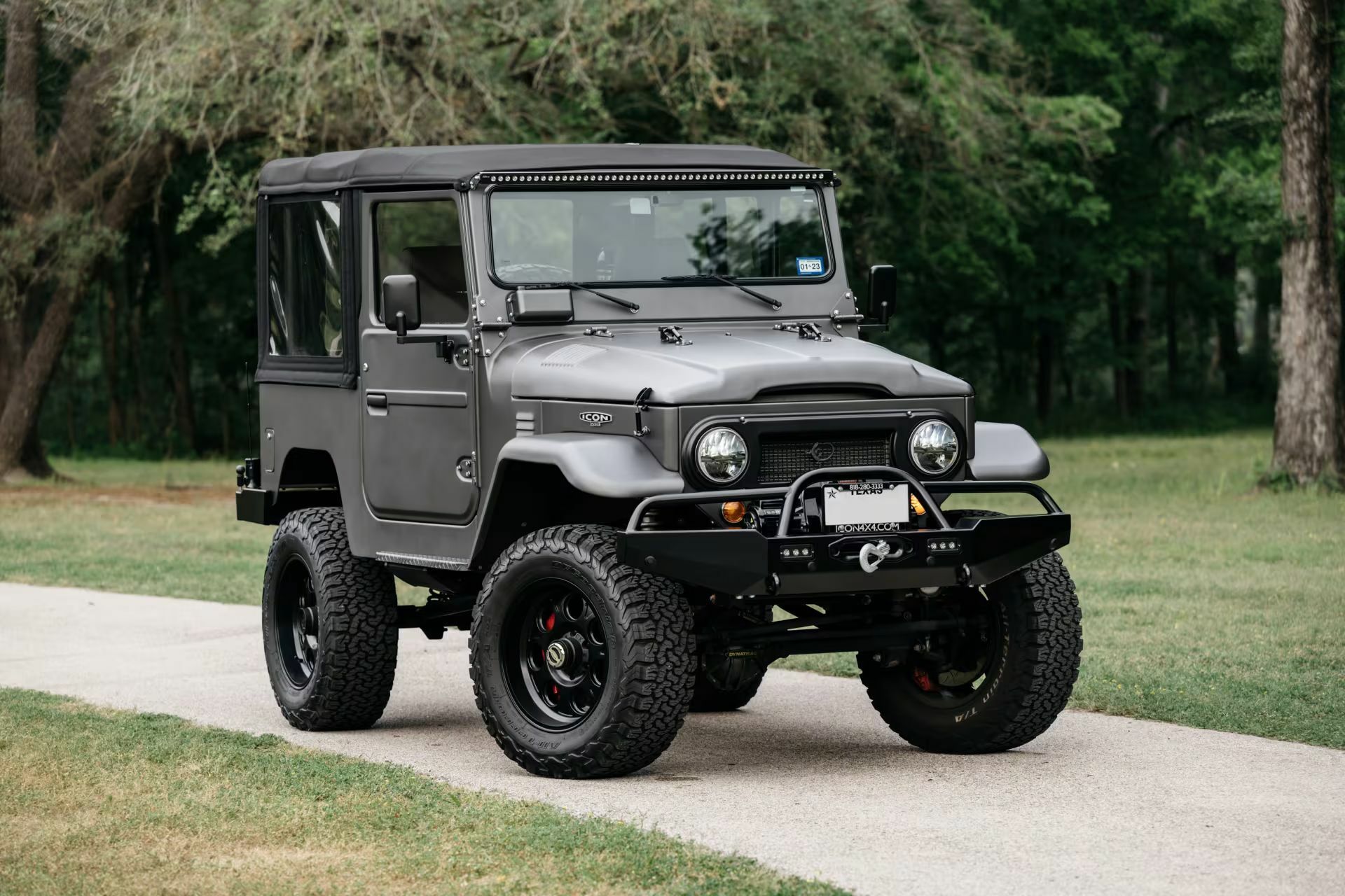 Badass V8-Powered Toyota FJ40 Restomod Is The Stuff Of Dreams | Carscoops