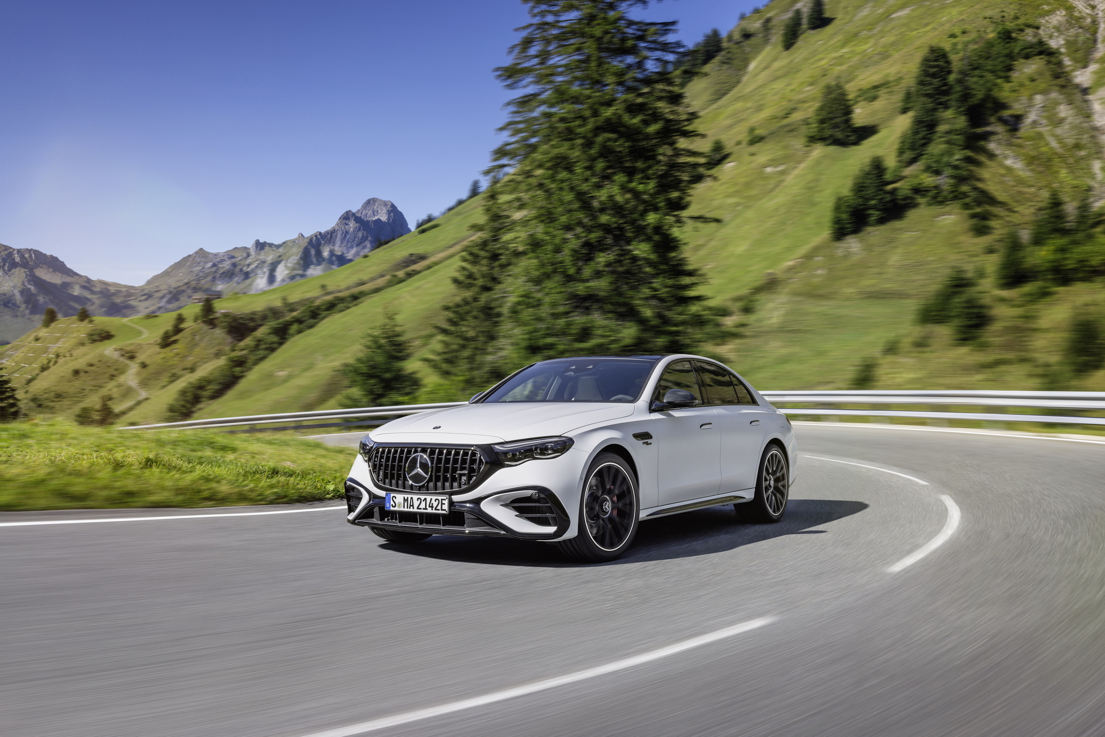 Mercedes-AMG E53 Hybrid Debuts With Up To 603 HP Of Electrified Muscle ...