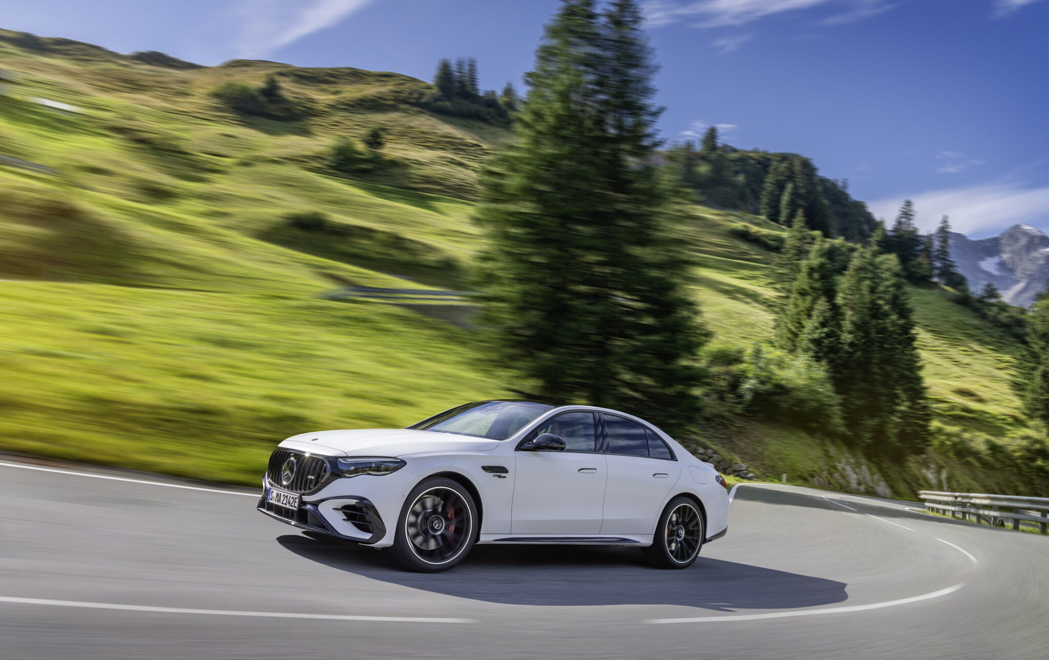 Mercedes-AMG E53 Hybrid Debuts With Up To 603 HP Of Electrified Muscle ...