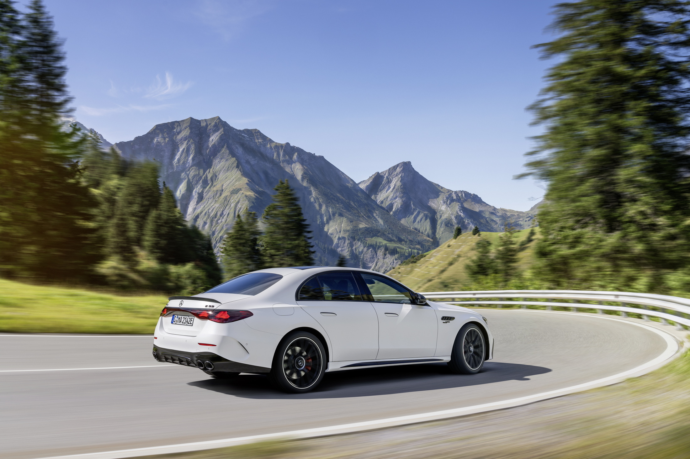 Mercedes-AMG E53 Hybrid Debuts With Up To 603 HP Of Electrified Muscle ...