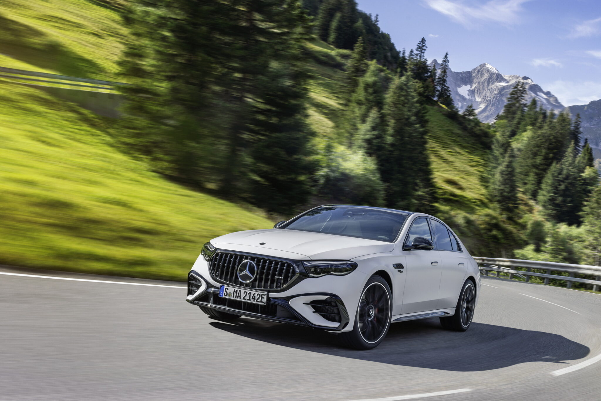Mercedes-AMG E53 Hybrid Debuts With Up To 603 HP Of Electrified Muscle ...