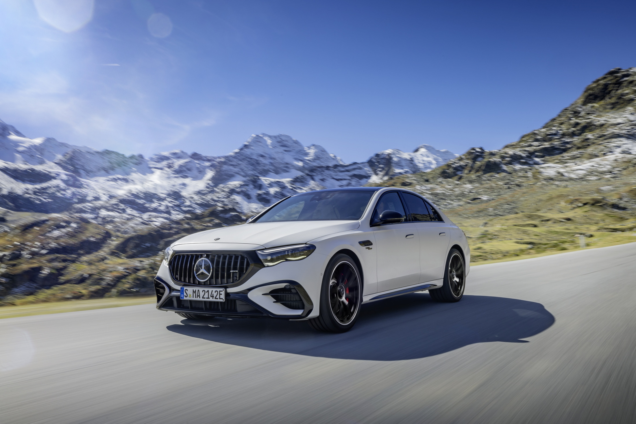 Mercedes-AMG E53 Hybrid Debuts With Up To 603 HP Of Electrified Muscle ...