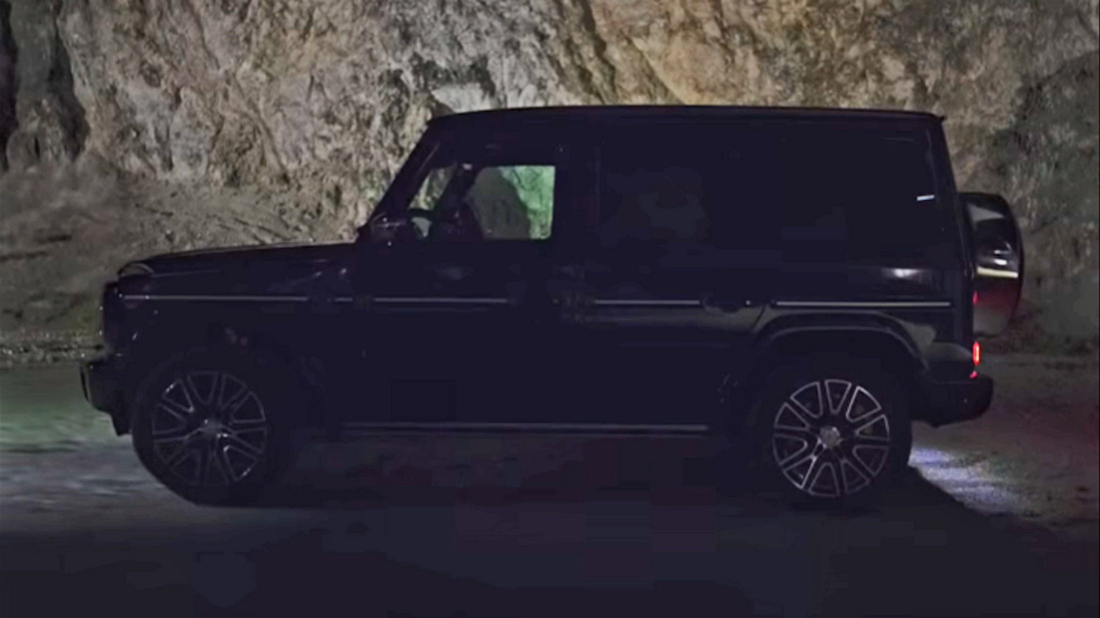 Mercedes Teases Facelifted G500 And AMG G63 Before Imminent Debut ...