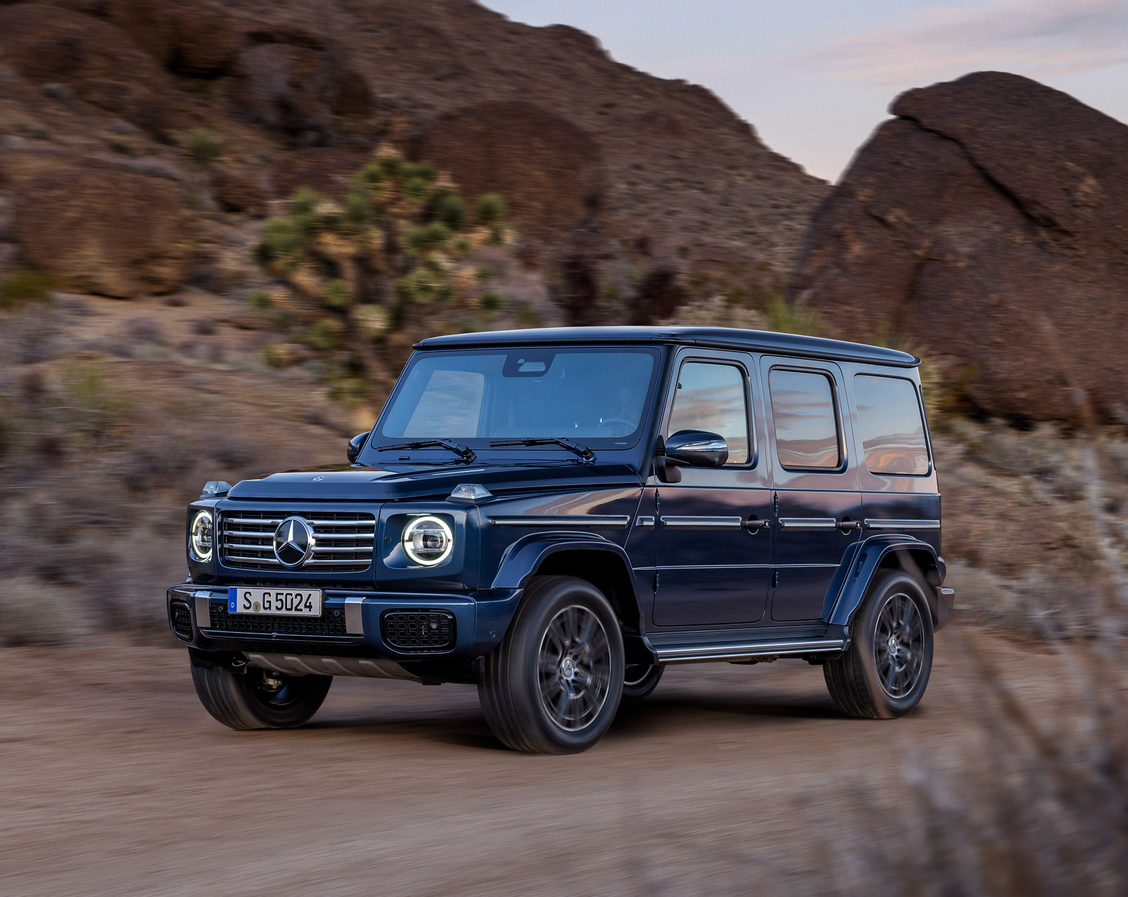 New Mercedes G-Class Gets Hybrid Boost, Virtual Transparent Hood And ...