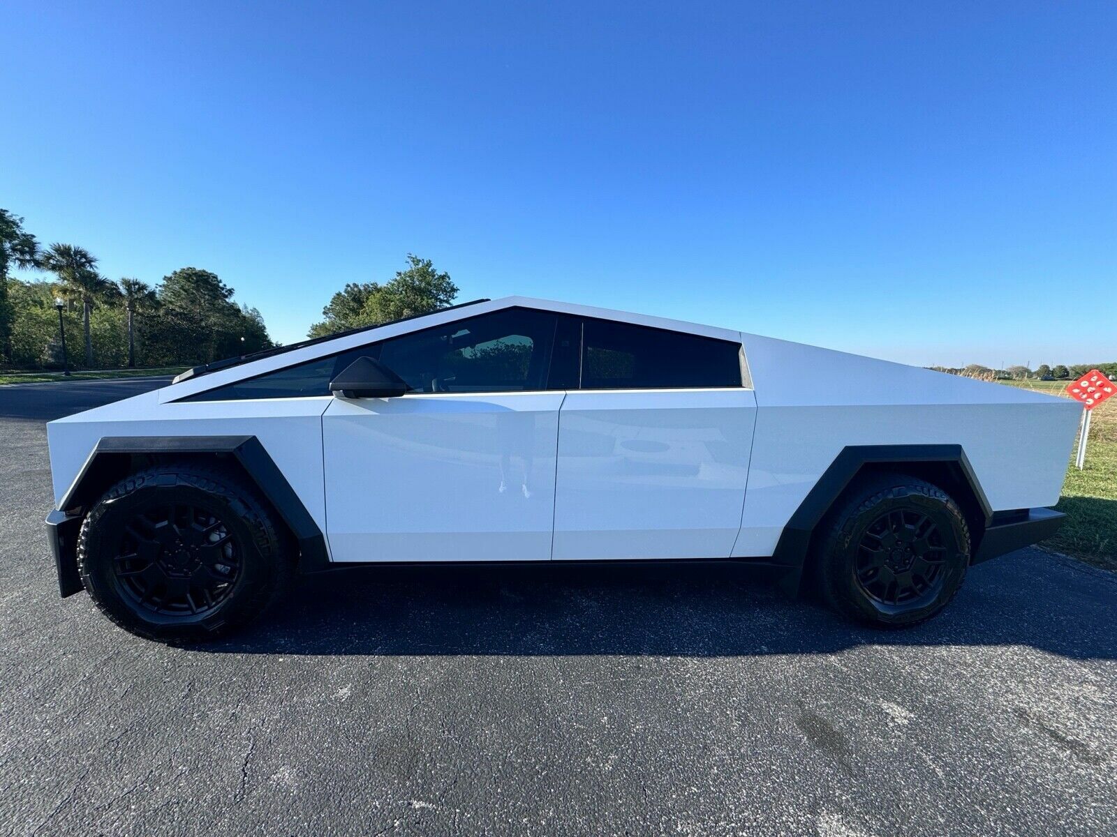 White Tesla Cybertruck Sells For $151,000 As The Hype Cools Down ...