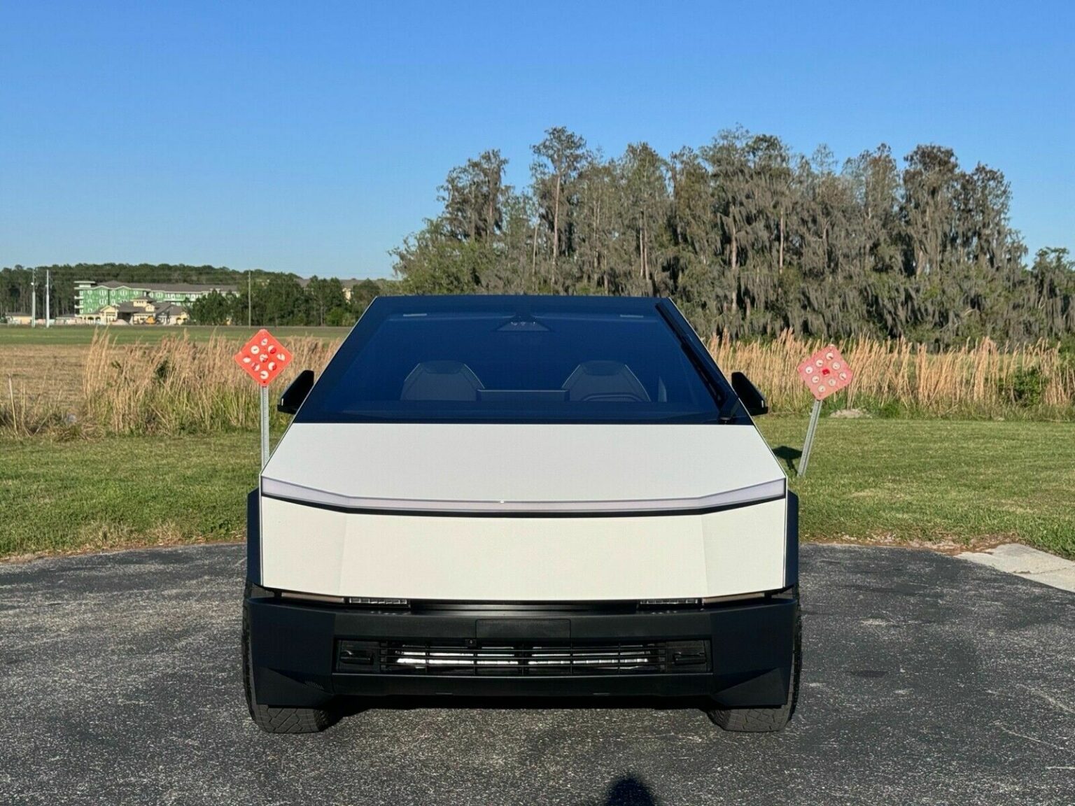 White Tesla Cybertruck Sells For $151,000 As The Hype Cools Down ...