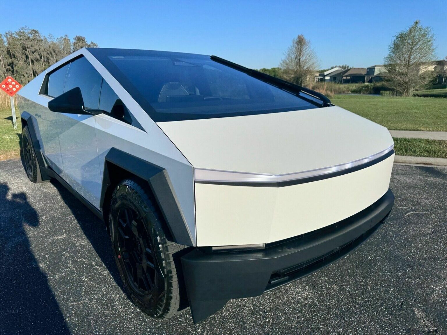 White Tesla Cybertruck Sells For $151,000 As The Hype Cools Down ...