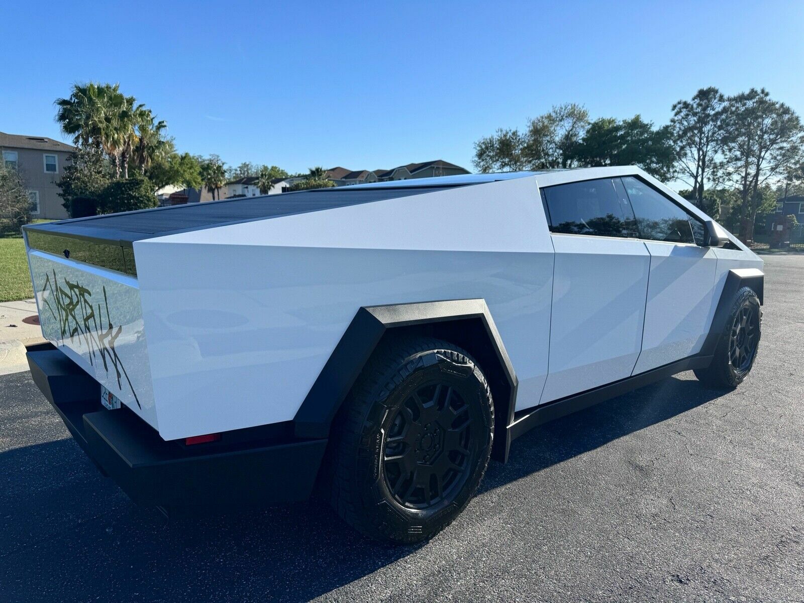 White Tesla Cybertruck Sells For $151,000 As The Hype Cools Down ...