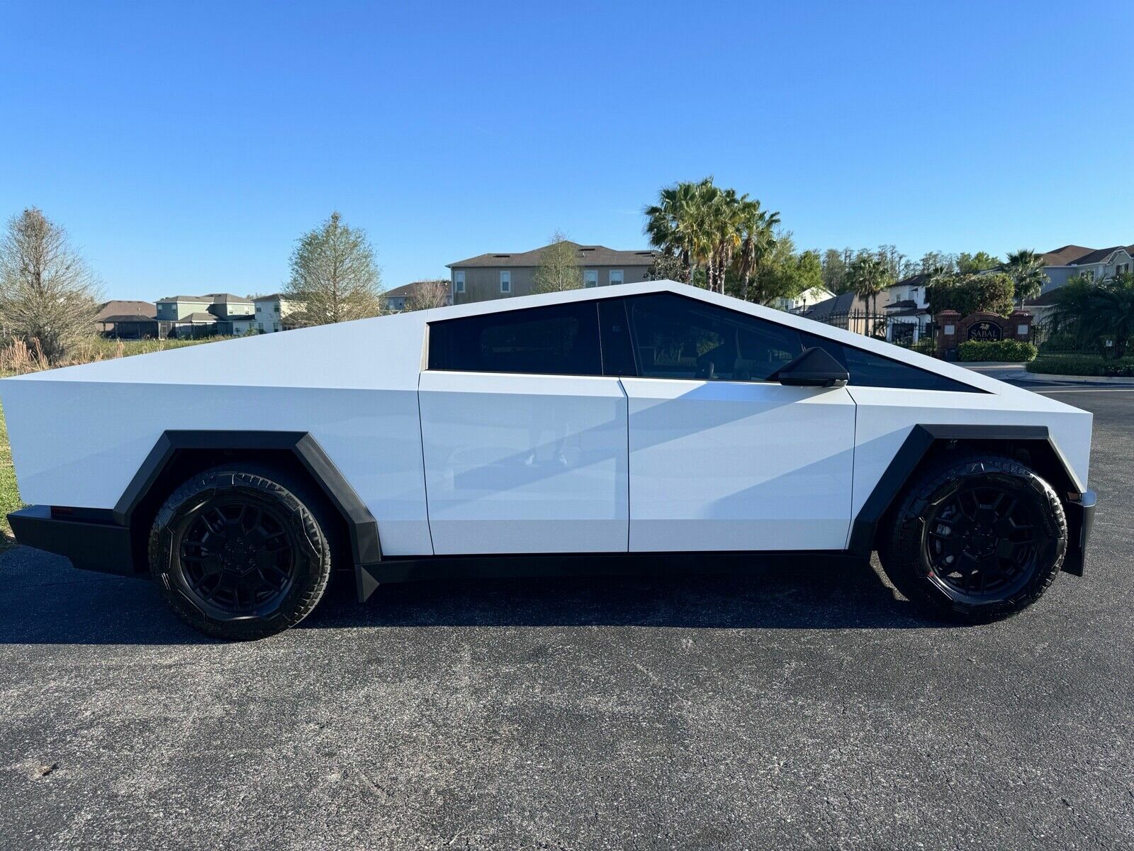 White Tesla Cybertruck Sells For $151,000 As The Hype Cools Down ...