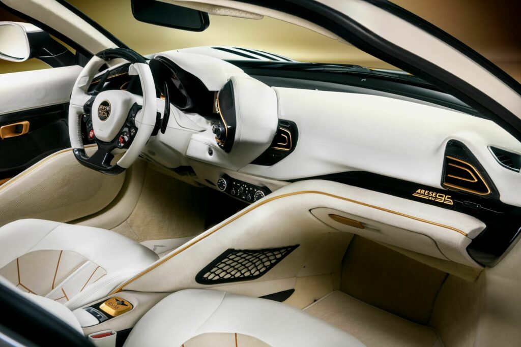 Touring Arese RH95 Vento D’Oro Is A Coachbuilt Ferrari Dripped In Gold ...