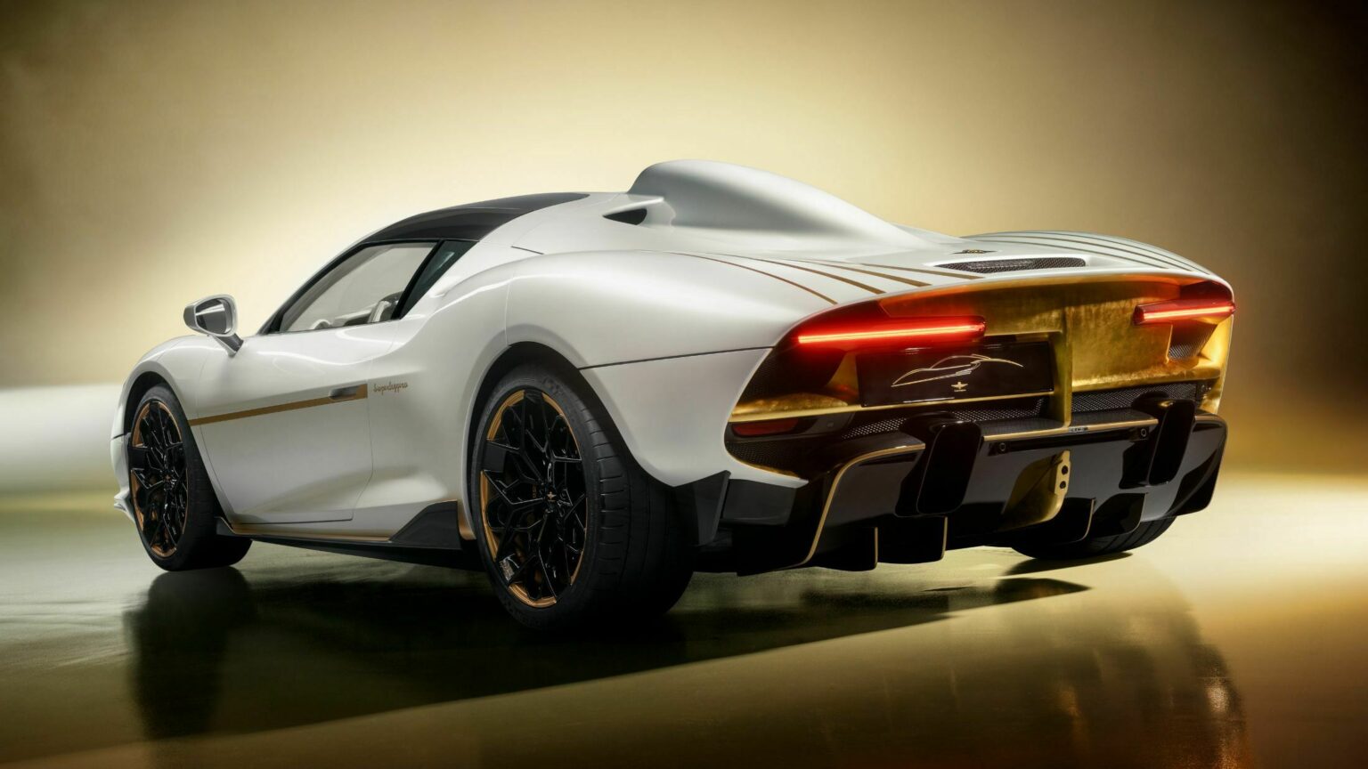 Touring Arese RH95 Vento D’Oro Is A Coachbuilt Ferrari Dripped In Gold ...