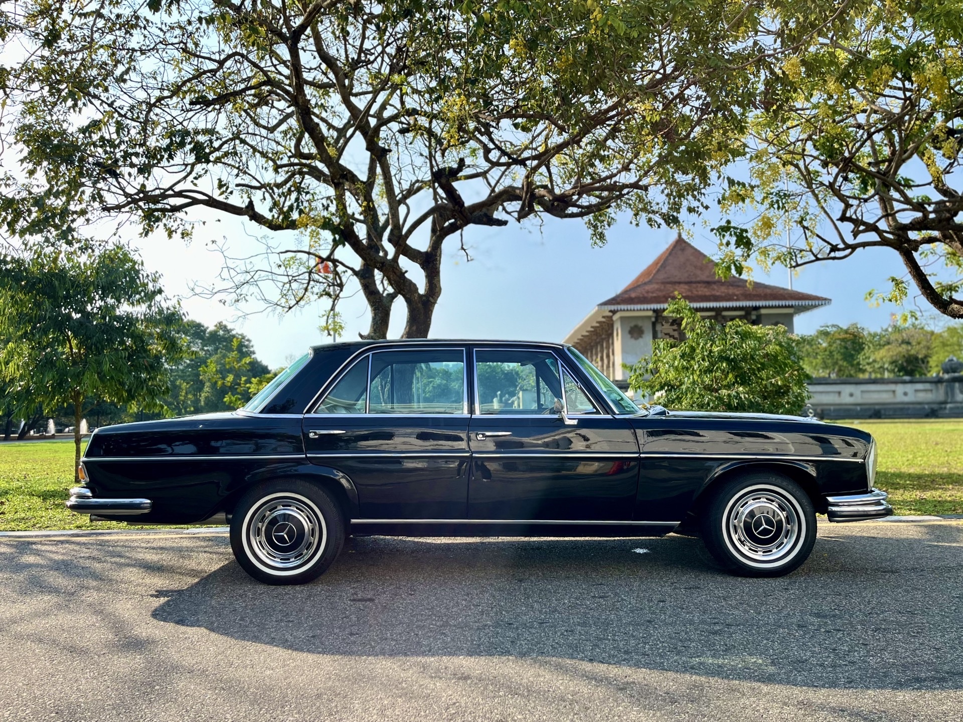 Classic Drive: The Mercedes-Benz 280S Shows Us What It Means To Be Unique | Carscoops