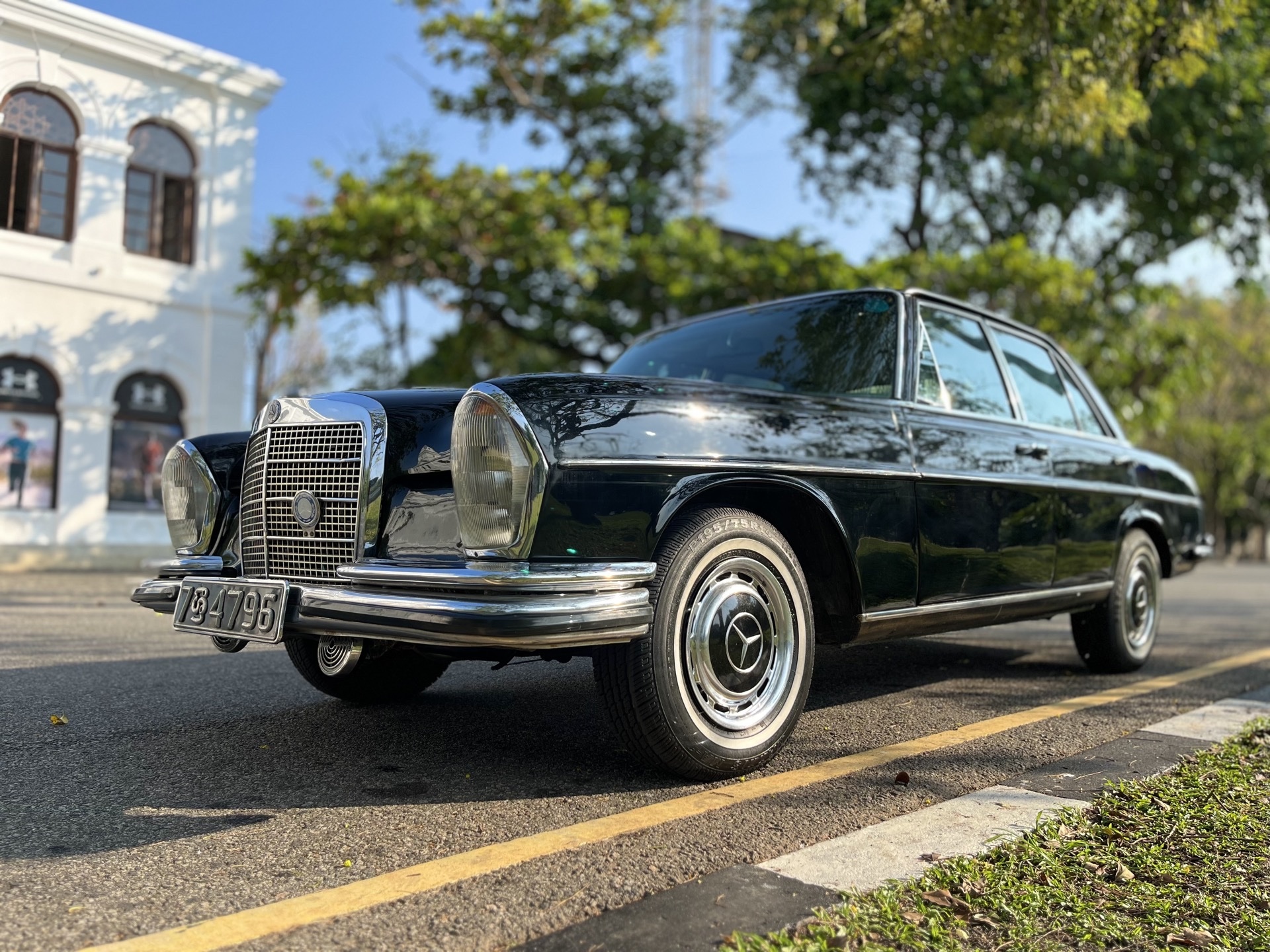 Classic Drive: The Mercedes-Benz 280S Shows Us What It Means To Be Unique | Carscoops