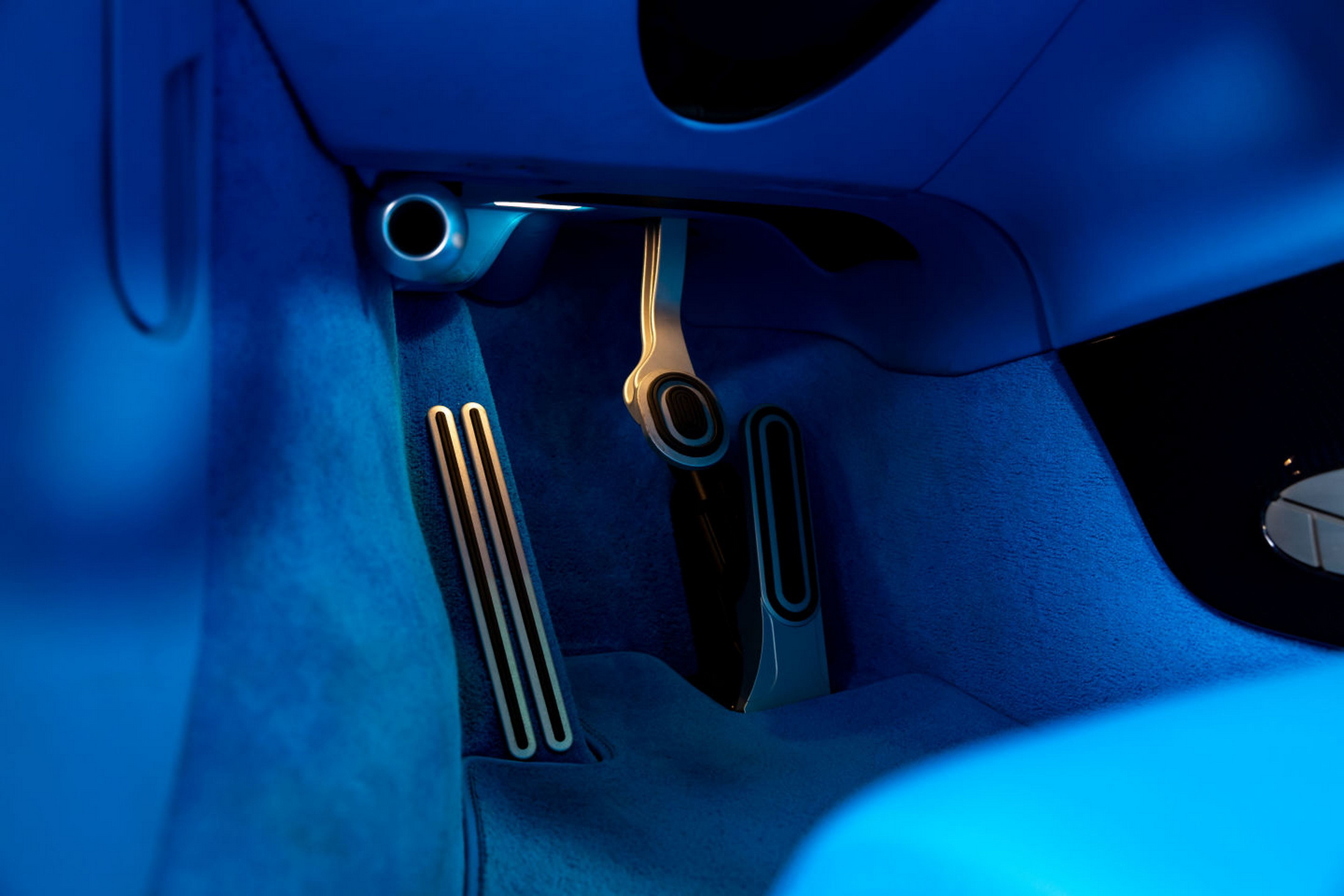 Bugatti Veyron GS Vitesse “Transformers” Proves You Don’t Have To Grow ...