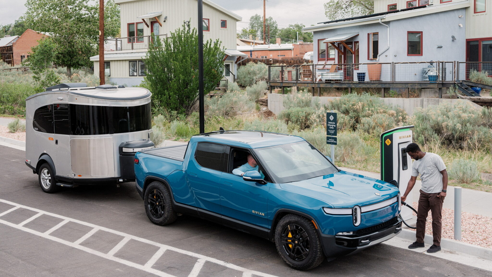 Rivian’s Dual Motor Models To Get 665 HP Performance Pack With OTA ...