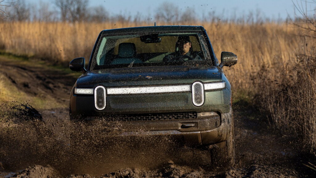 Rivian Offers Its New $5,000 Satin Wrap For Free In April | Carscoops