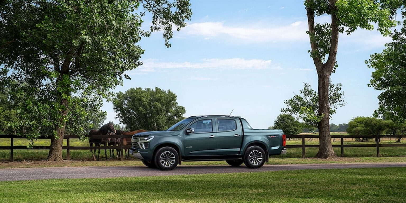 2025 Chevy S10 Facelift Breathes New Life Into Old Colorado | Carscoops