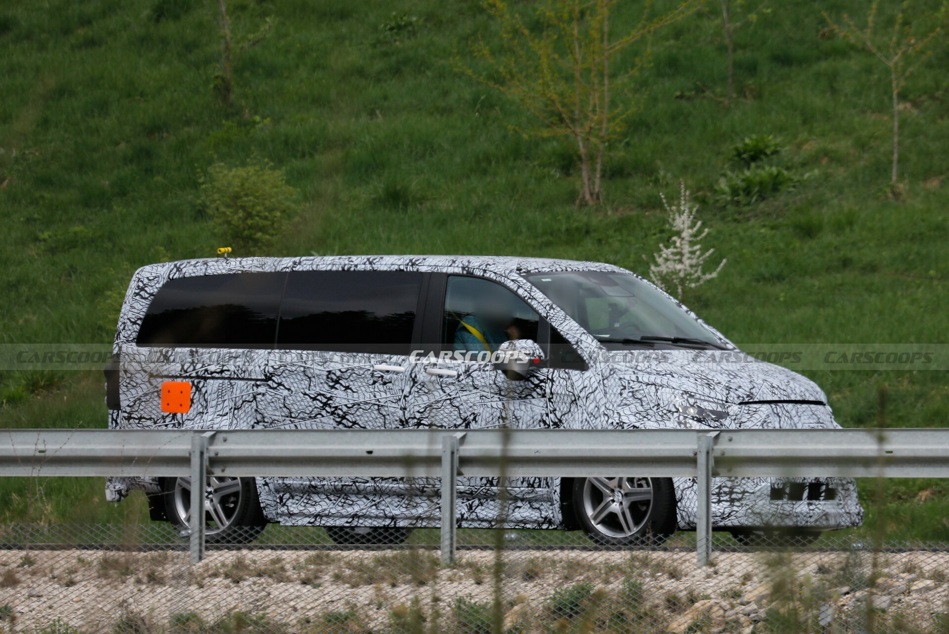 2026 Mercedes V-Class Mule Hints At An Electric And Autonomous Future ...