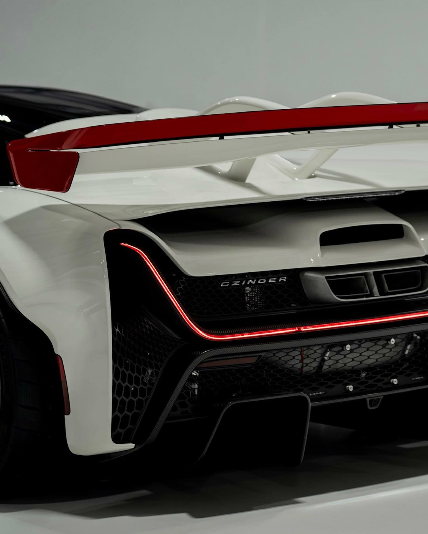 Czinger’s Latest 21C Hypercar Is The All-White Special ‘El Mirage ...
