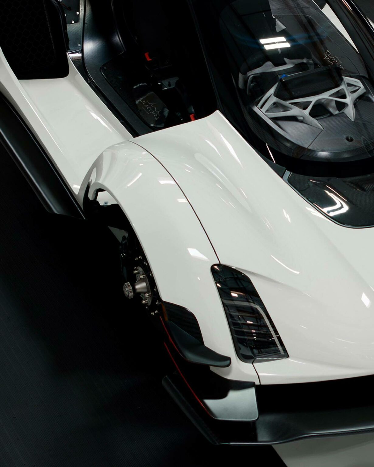 Czinger’s Latest 21C Hypercar Is The All-White Special ‘El Mirage ...