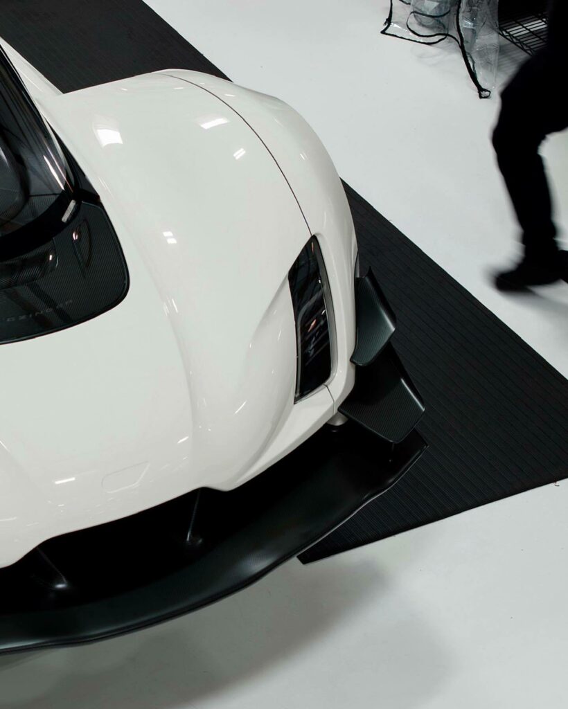 Czinger’s Latest 21C Hypercar Is The All-White Special ‘El Mirage ...