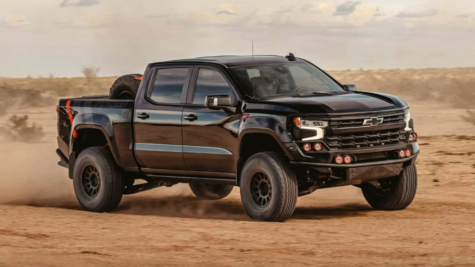 700 HP Chevy Silverado Fox Factory Wants To Blow Away The F-150 Raptor ...