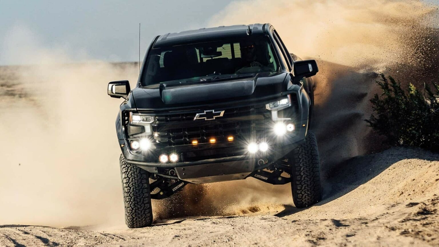 700 HP Chevy Silverado Fox Factory Wants To Blow Away The F-150 Raptor ...