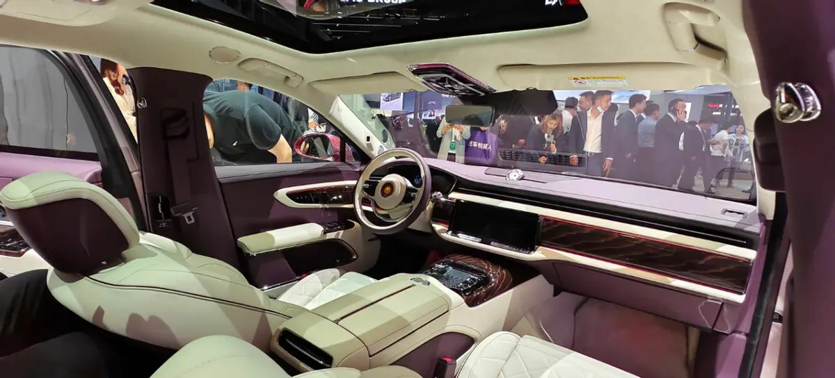 New Hongqi Guoya Flagship Luxury Sedan Looks Like A Bentley After A ...