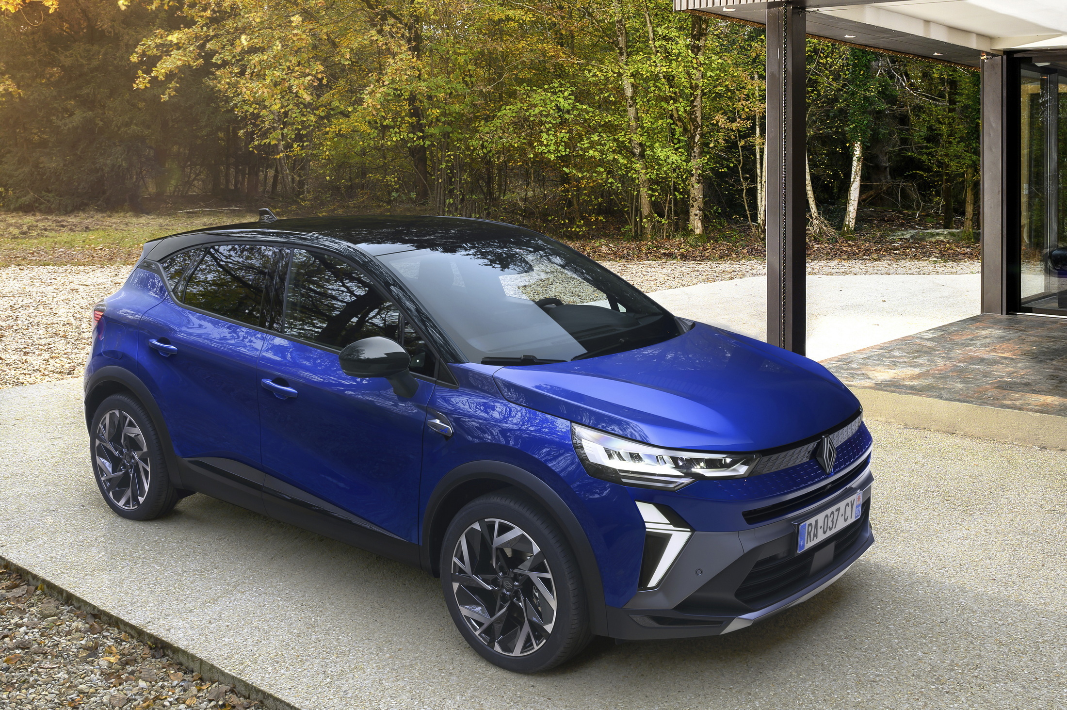 2024 Renault Captur Gains Fresh Looks And A New Esprit Alpine Trim ...