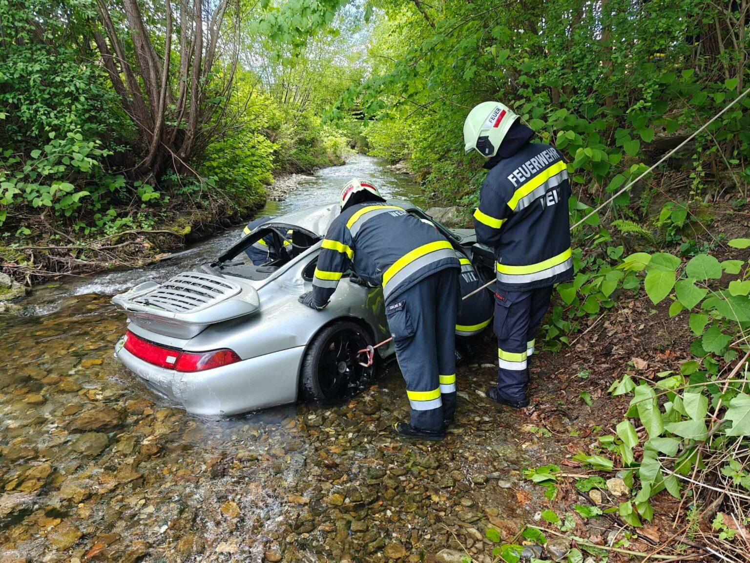 Porsche 993 Turbo Flies Off A Bridge And Plunges Into A River | Carscoops
