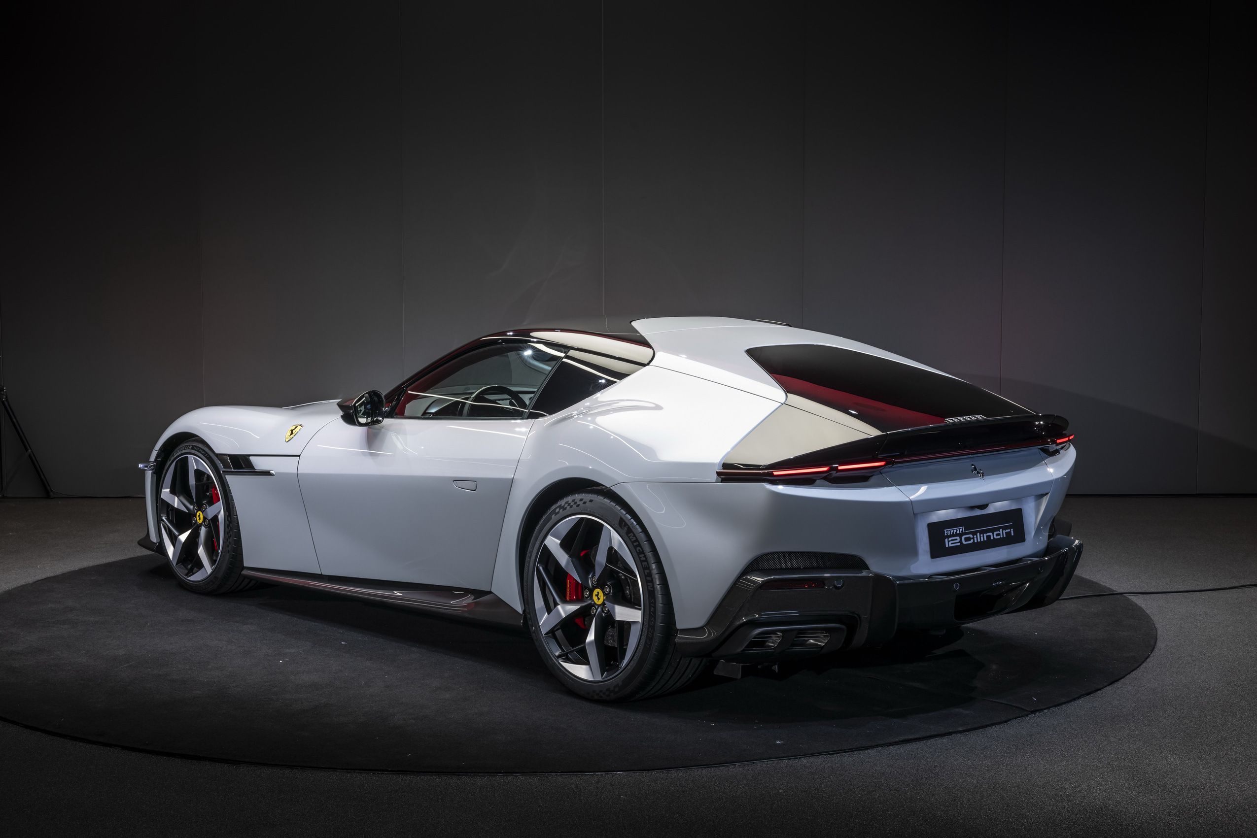 Ferrari 12Cilindri Unleashed With 819 HP V12 That Screams All The Way ...