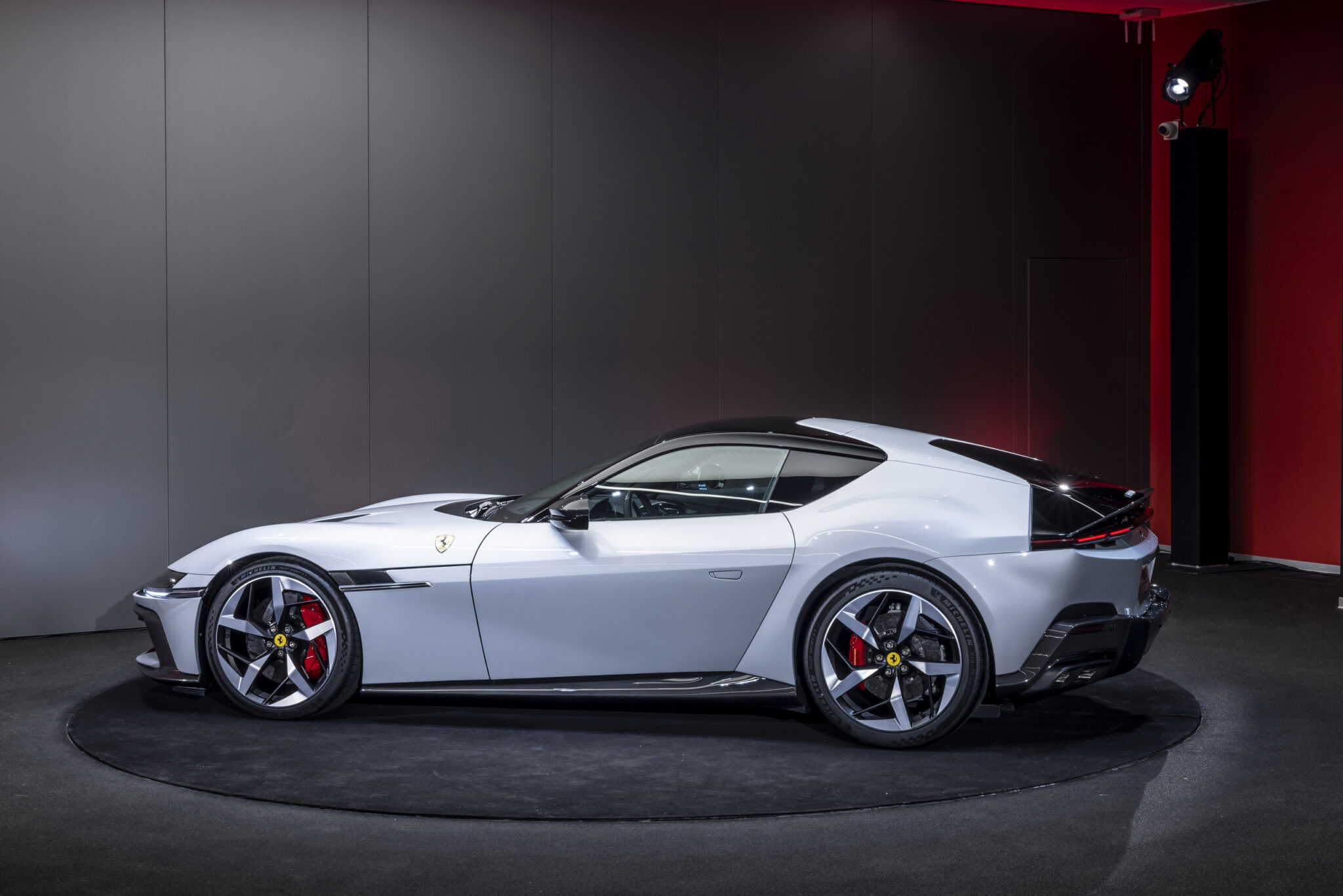 Ferrari 12Cilindri Unleashed With 819 HP V12 That Screams All The Way ...