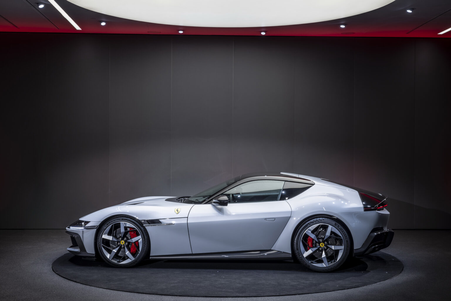 Ferrari 12Cilindri Unleashed With 819 HP V12 That Screams All The Way ...