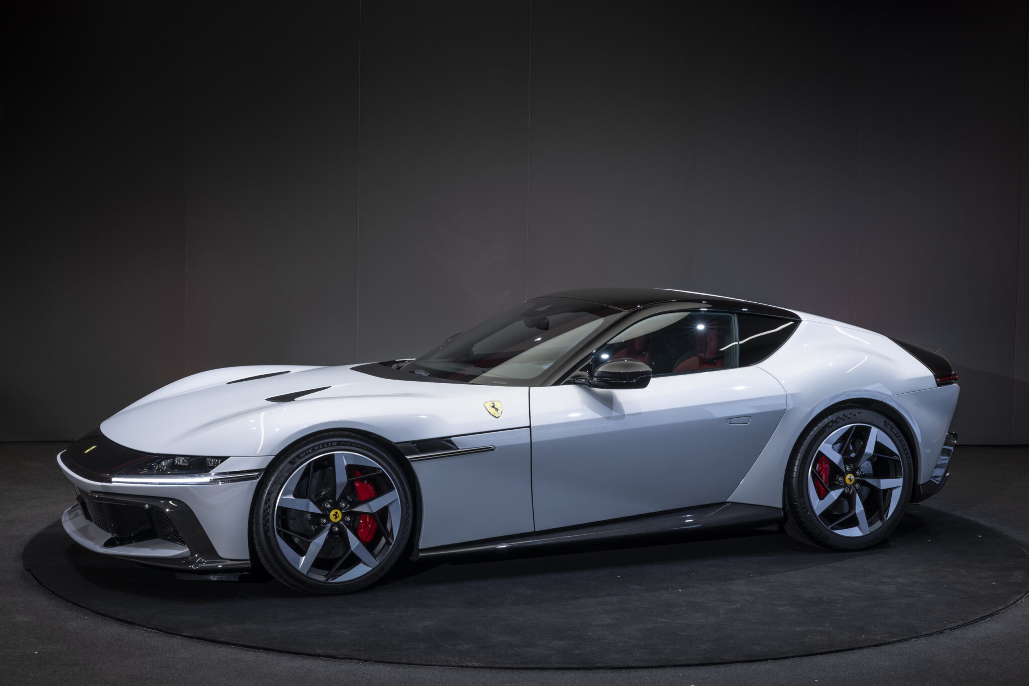 2025 Aston Martin Vanquish: Everything We Know About The V12 Flagship ...