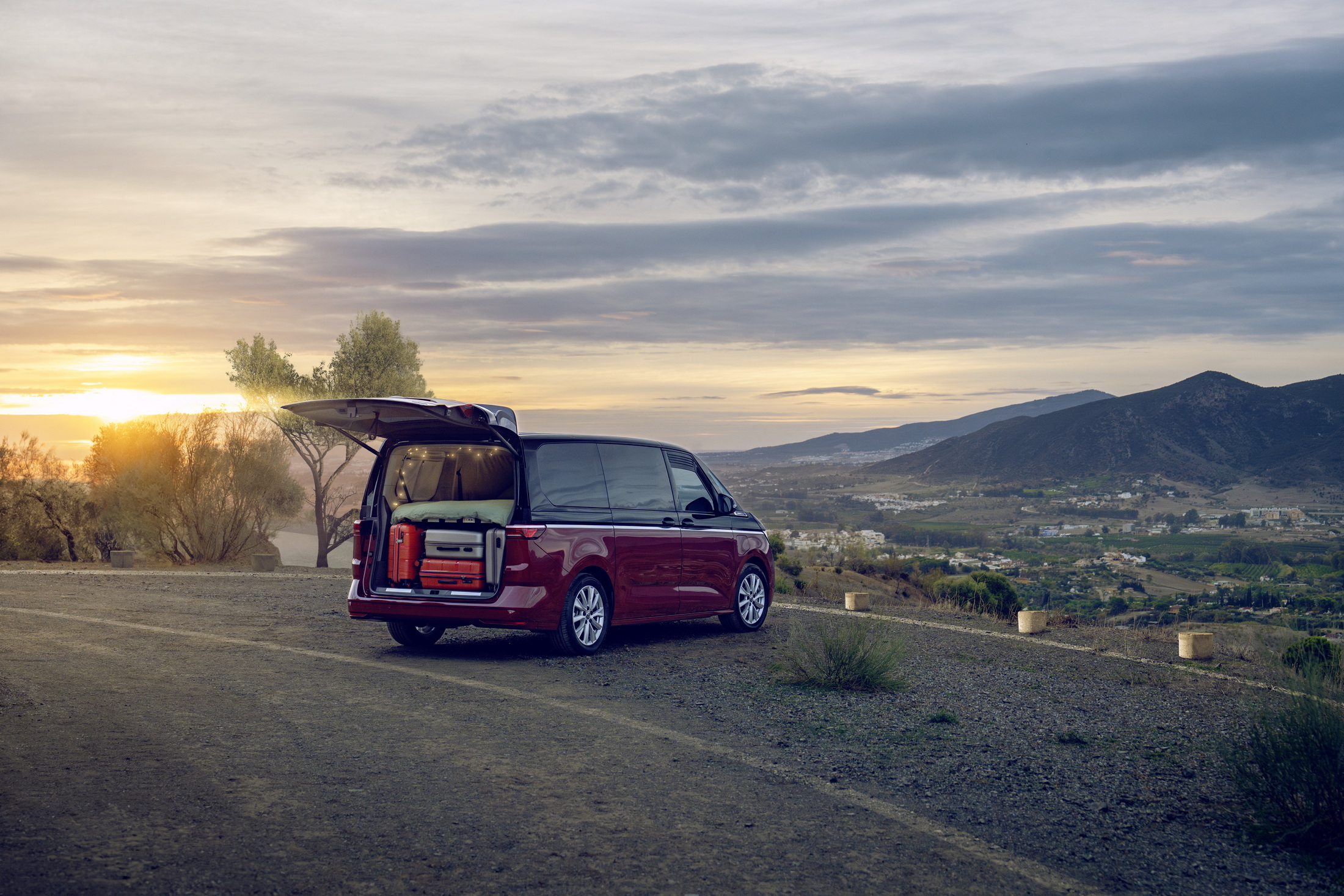 Good Night Package Turns VW Multivan Into a Bedroom On Wheels | Carscoops