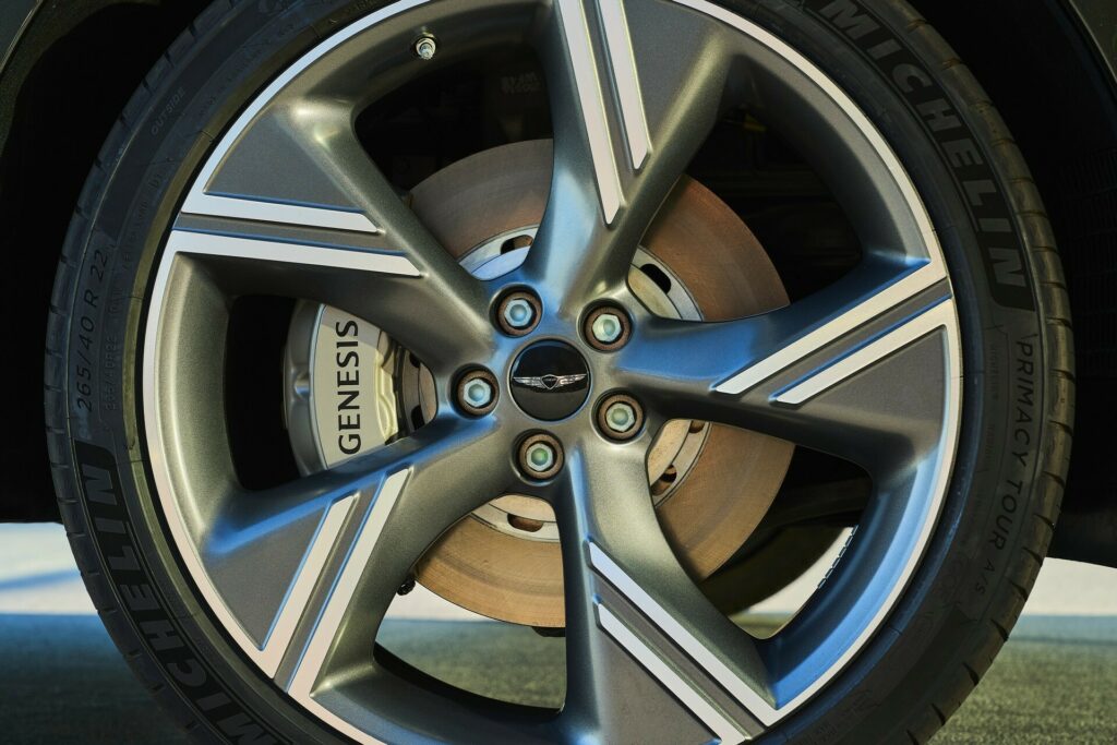 2025 Genesis GV80 Holds The Line On Pricing, Gets New 27-Inch Display ...