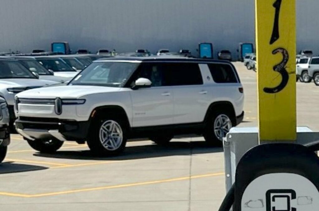 2025 Rivian R1S: This Is It, Now With New Photos | Carscoops