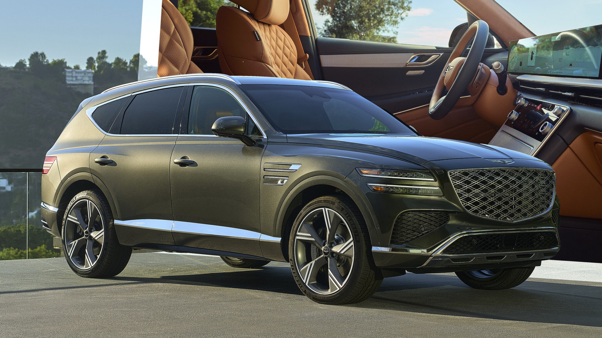 2025 Genesis GV80 Holds The Line On Pricing, Gets New 27-Inch Display ...