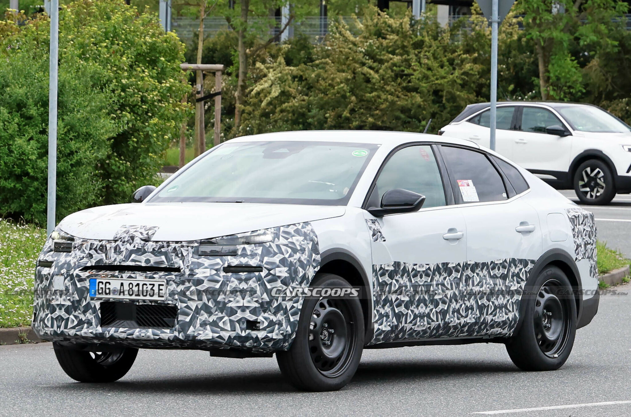 Citroen C4 X Bucks The Trend, Ditches Skinny DRLs For Fatter Lights ...