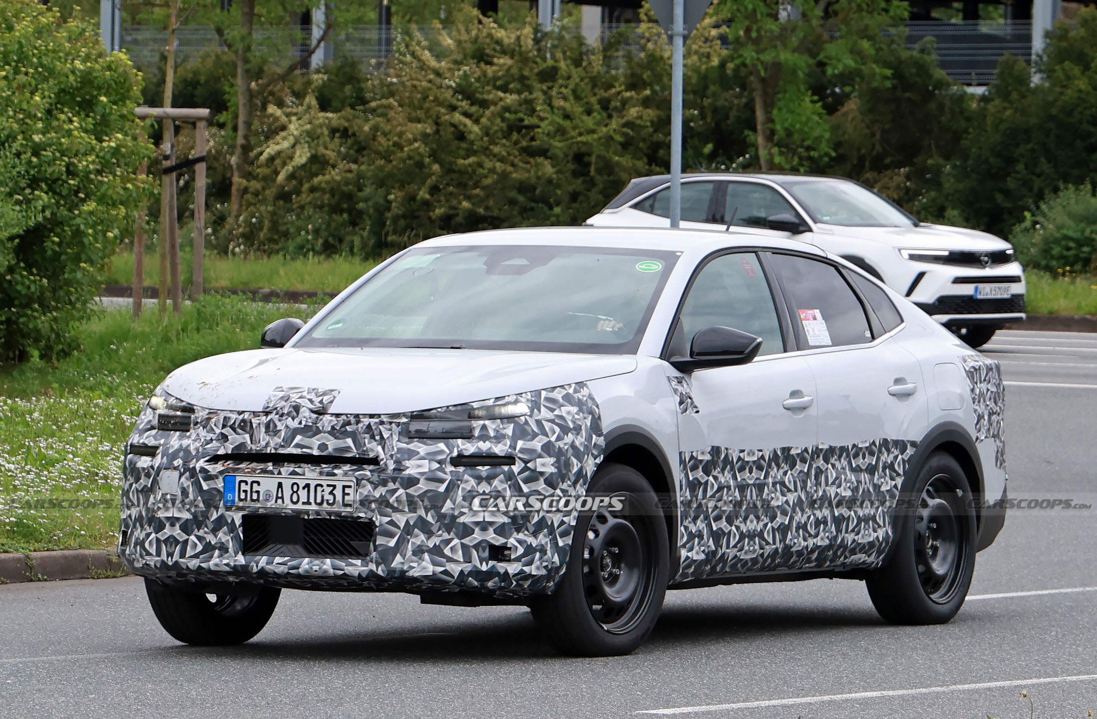 Citroen C4 X Bucks The Trend, Ditches Skinny DRLs For Fatter Lights ...