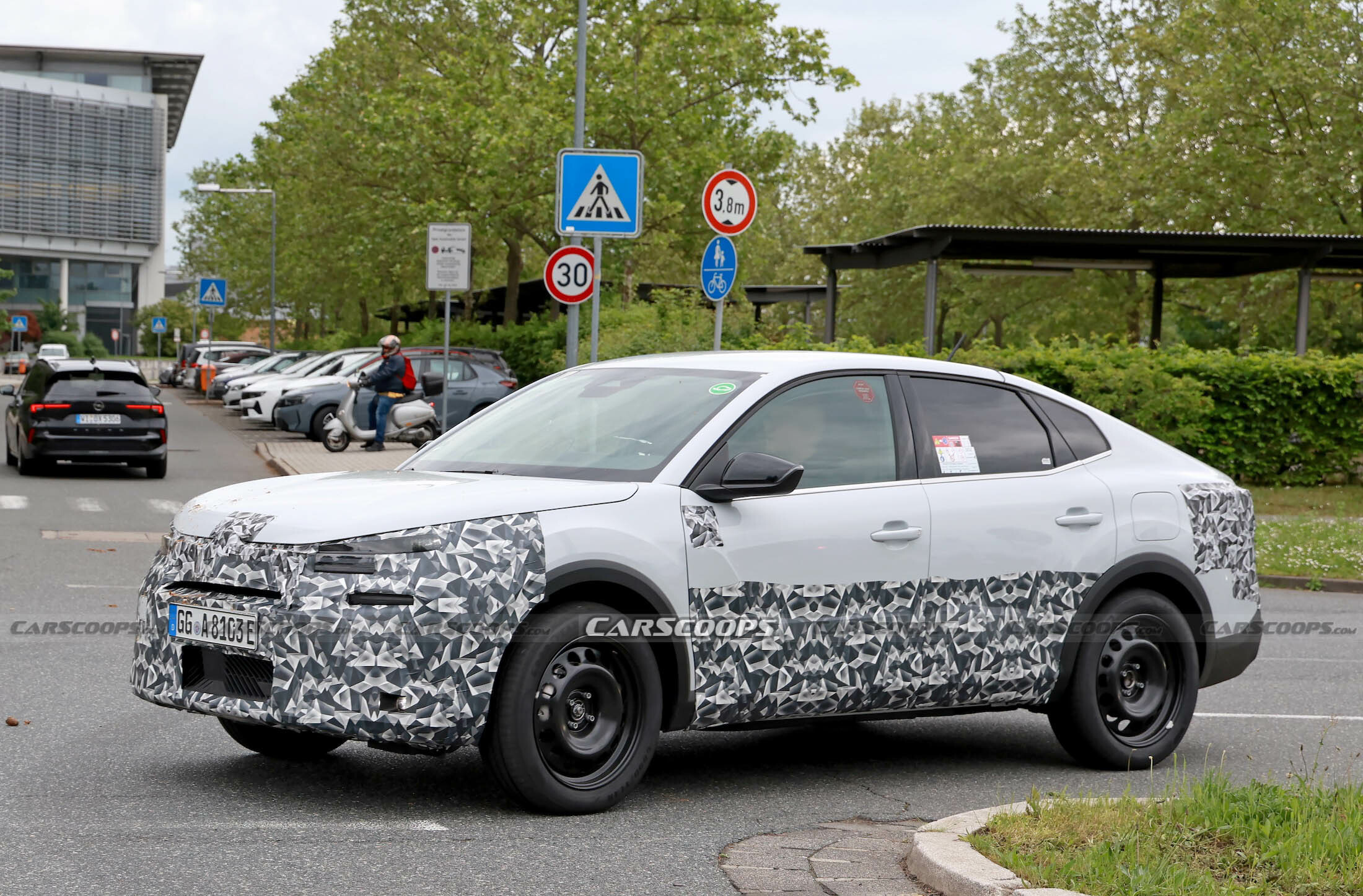 Citroen C4 X Bucks The Trend, Ditches Skinny DRLs For Fatter Lights ...
