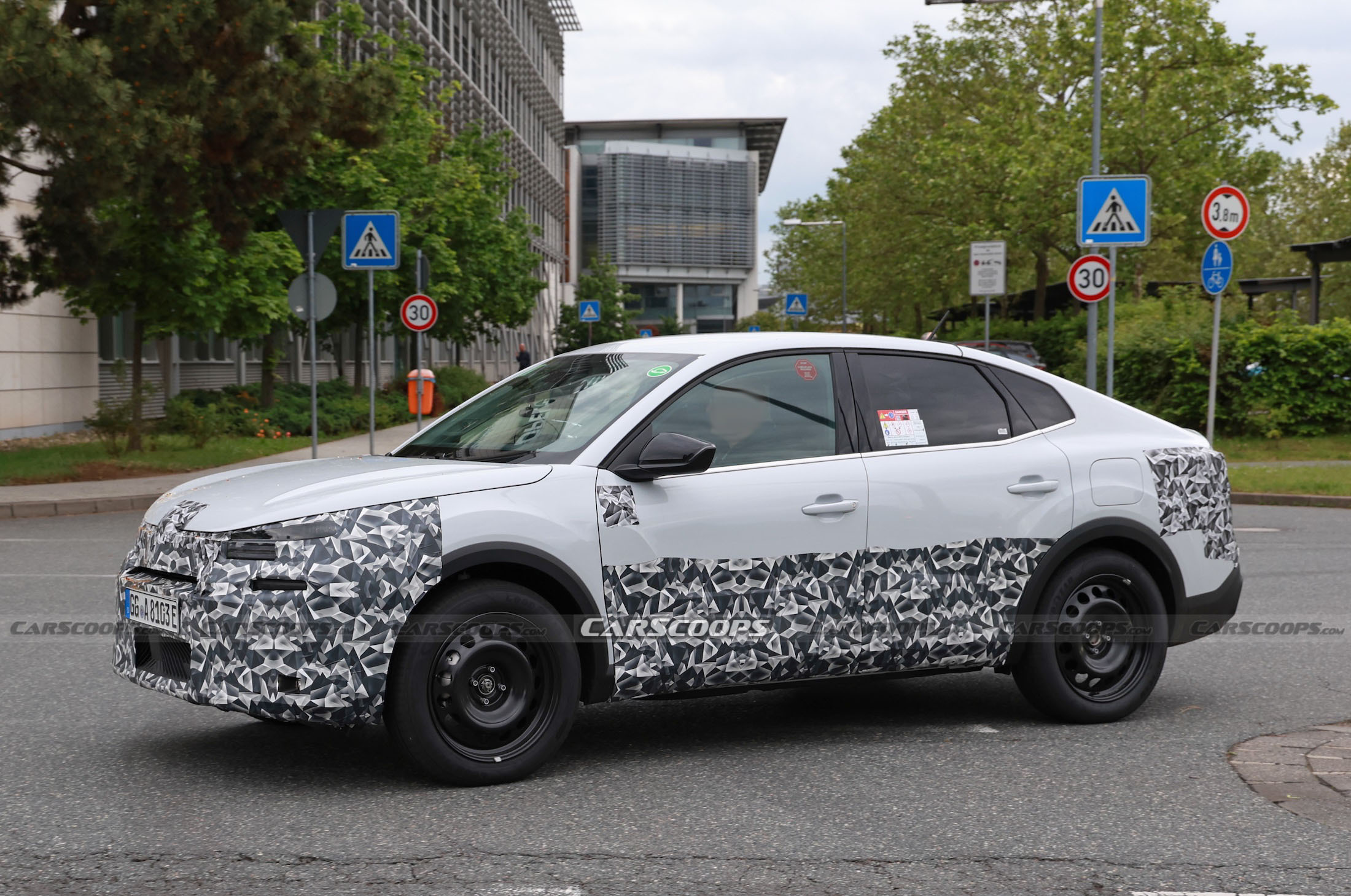 Citroen C4 X Bucks The Trend, Ditches Skinny DRLs For Fatter Lights ...