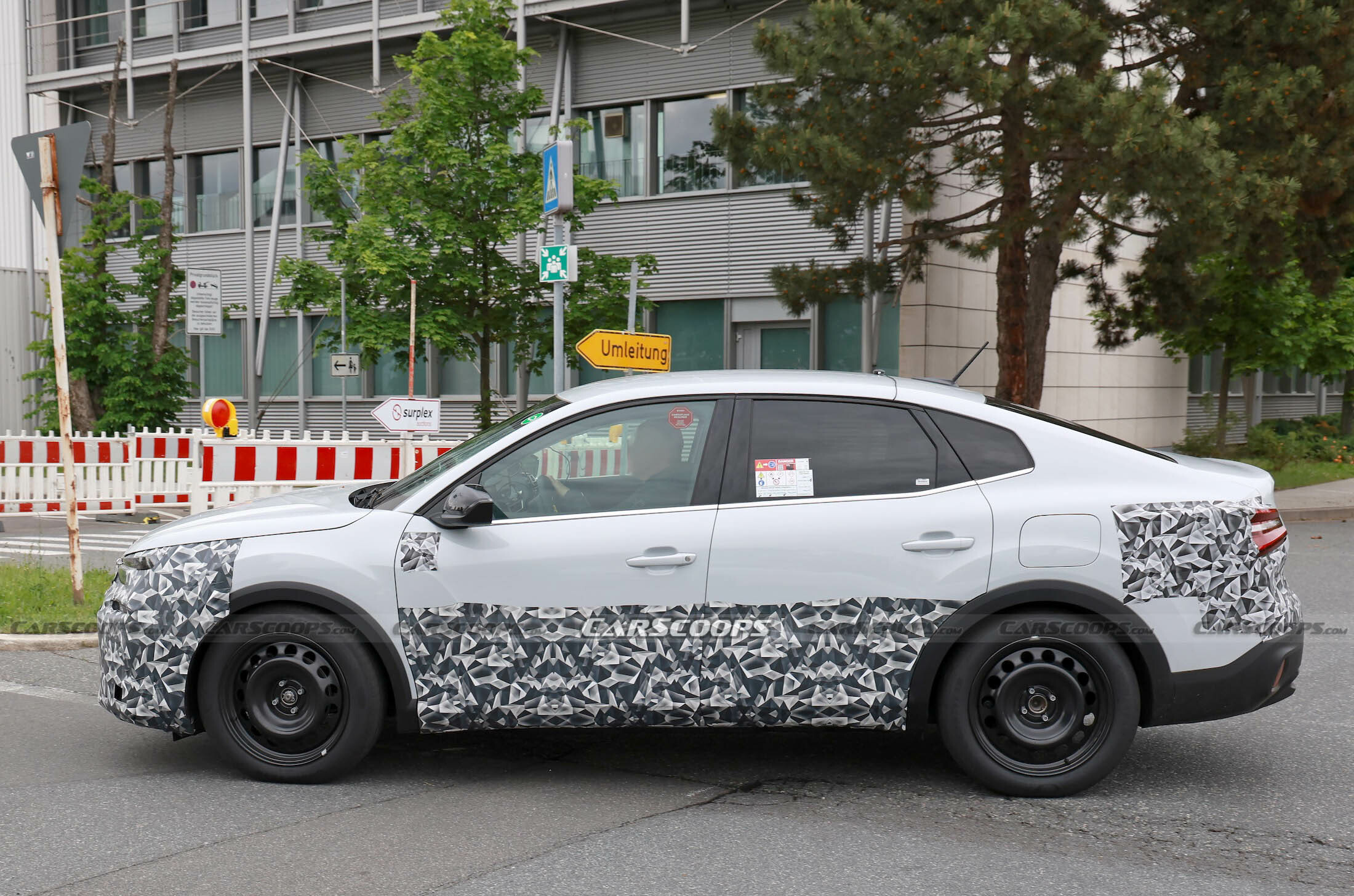 Citroen C4 X Bucks The Trend, Ditches Skinny DRLs For Fatter Lights ...