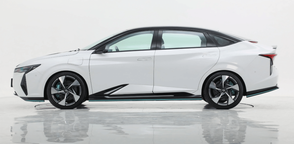Dongfeng-Honda Lingxi L Has 323 Miles Of Range And Five Screens On The ...