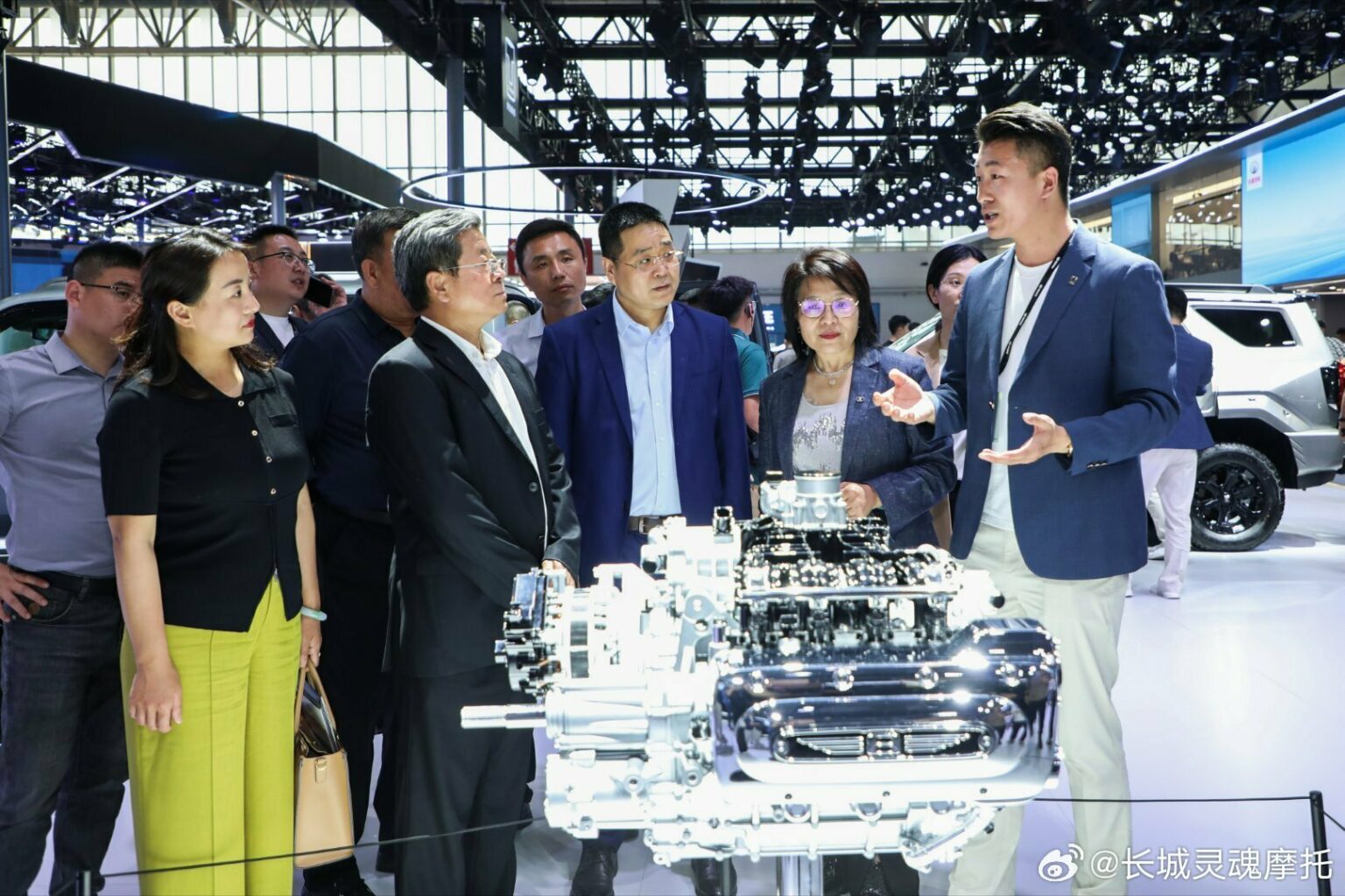 Great Wall’s 8-Cylinder Souo Motorcycle Is Flat-Out Crazy, But Also ...