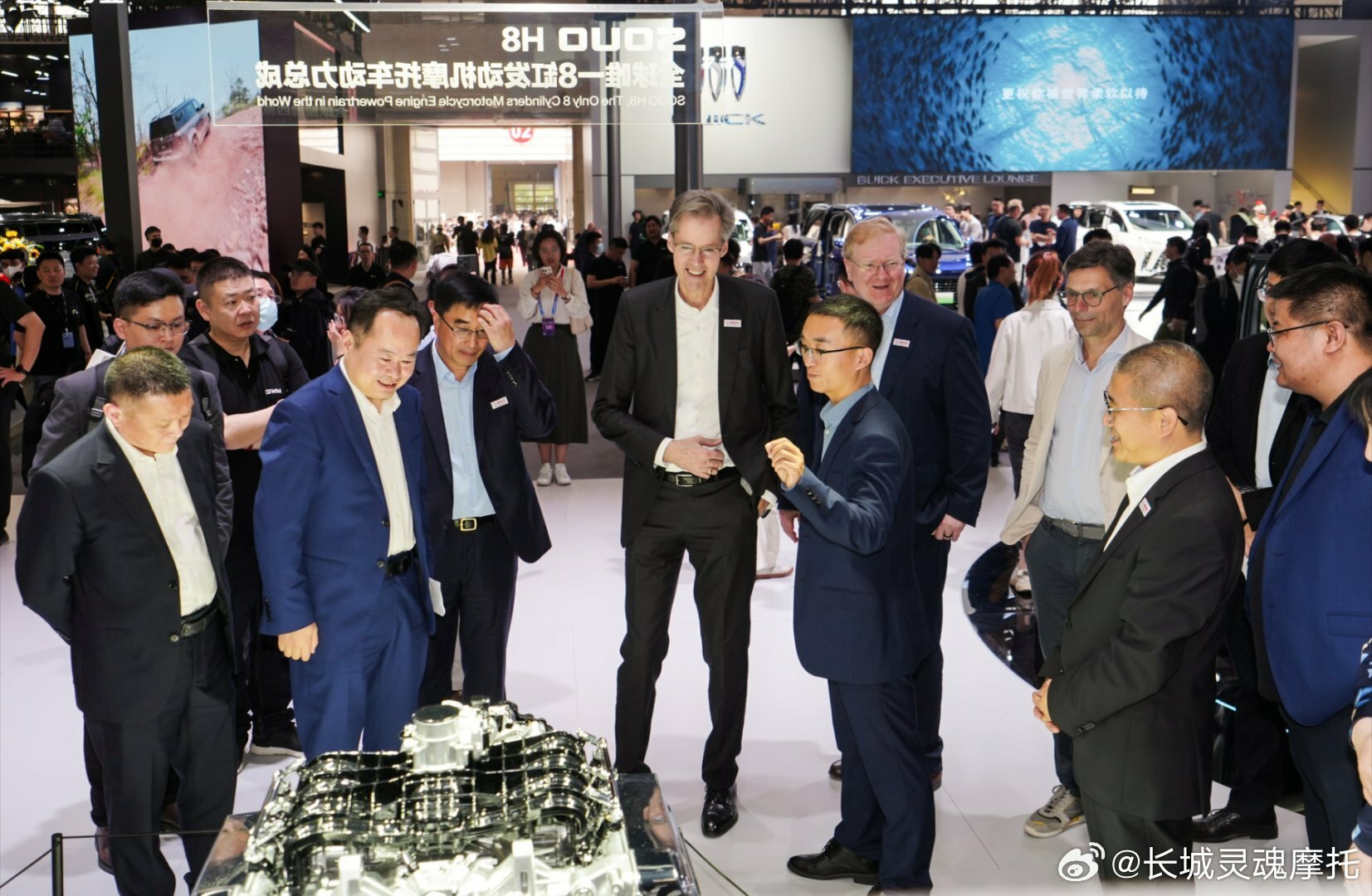 Great Wall’s 8-Cylinder Souo Motorcycle Is Flat-Out Crazy, But Also ...