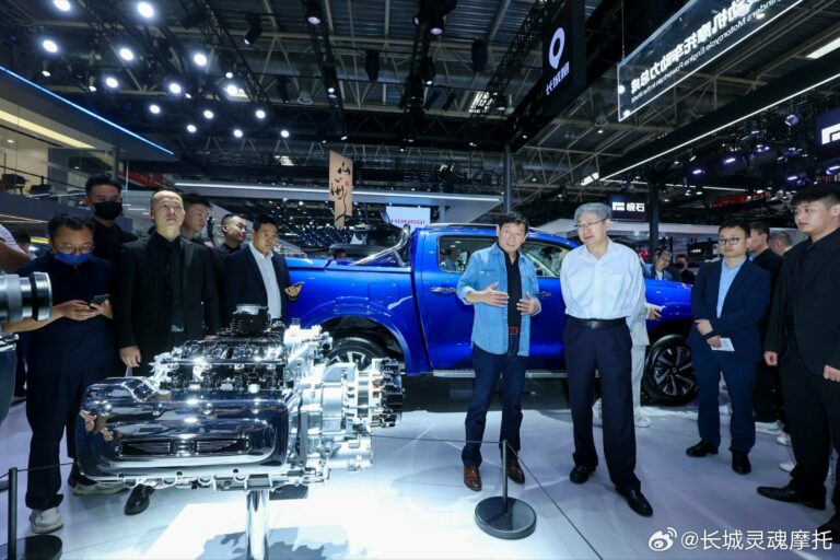 Great Wall’s 8-Cylinder Souo Motorcycle Is Flat-Out Crazy, But Also ...