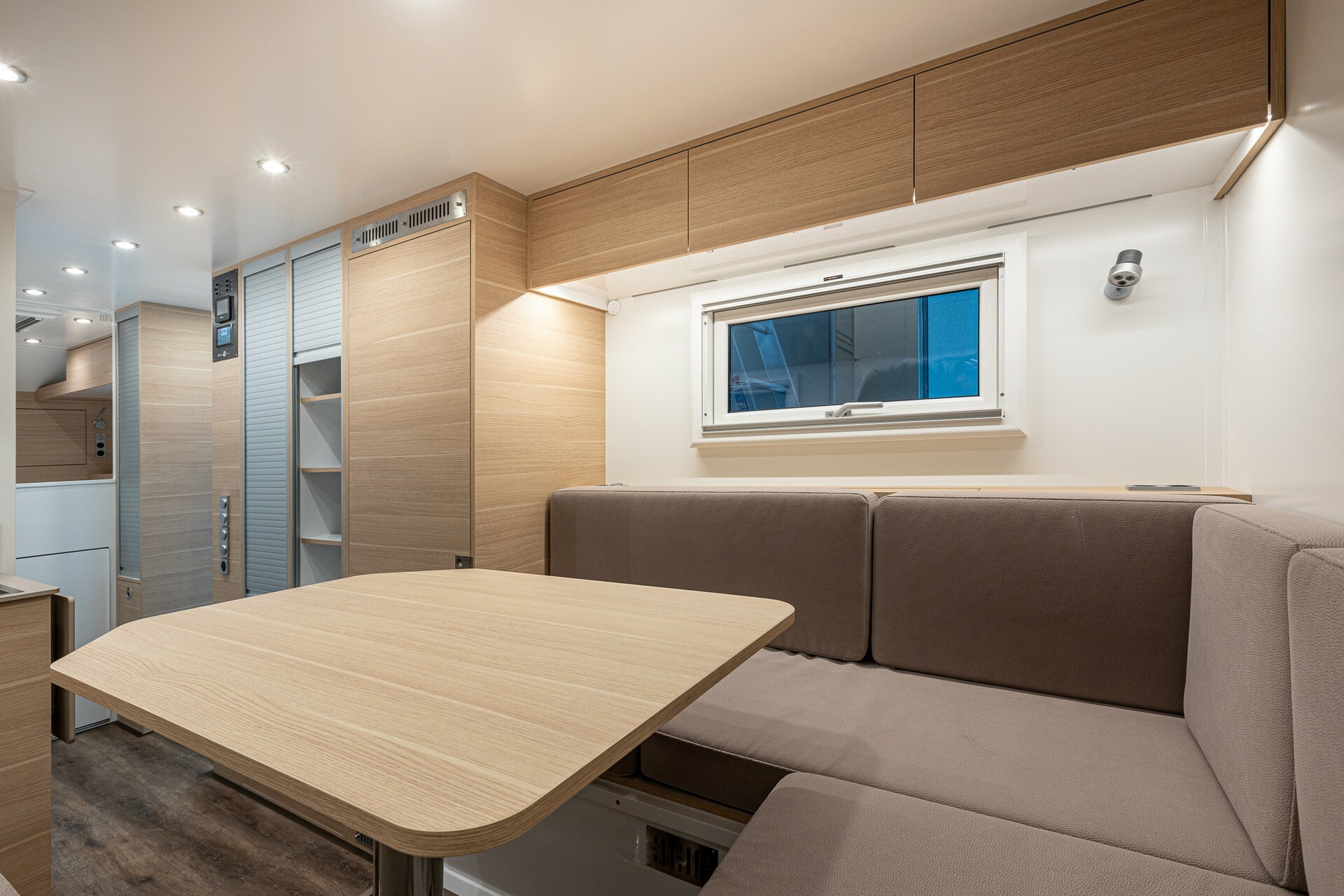 6×4 Krug Expedition Bedrock XT2 RV Brings Mother Nature To Your ...